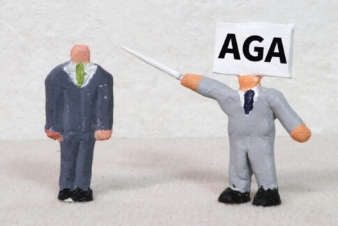 AGAとは？放っておくと進行する脱毛症の原因と特徴を徹底解説｜自分でできる予防法も紹介 - 診療比較ナビ